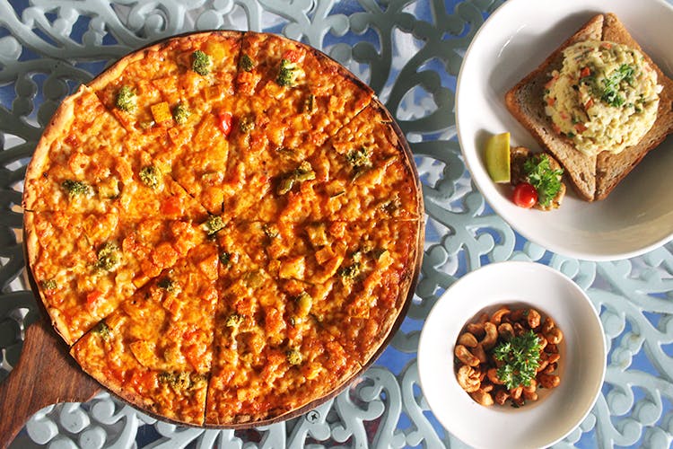 The Akuri Toast & Flavoured Lassi Here Is Worth Your Attention