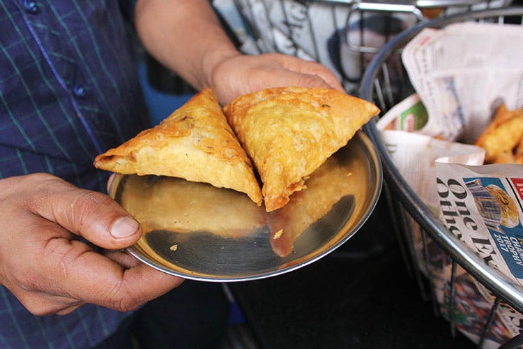 Akhtar's stall at East Street serves the best keema samosas | LBB, Pune