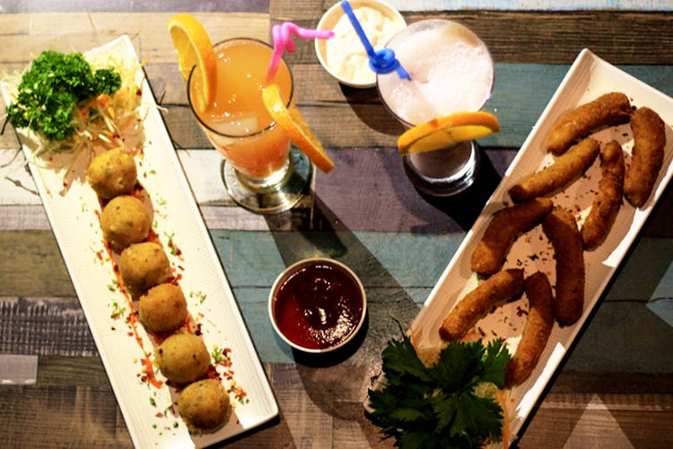 Cosy Decor & Sheesha Till 2AM: This Pune Lounge Is Where We're Partying ...