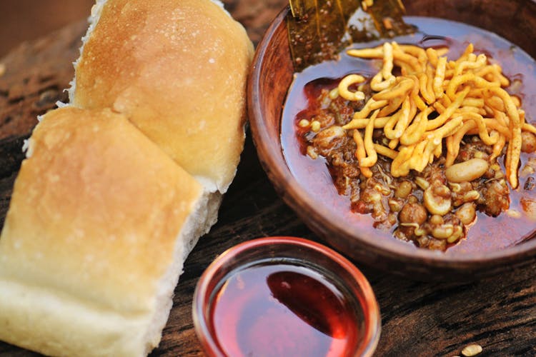 Sip Wine, Eat Khandeshi Food On This Weekend Trip | LBB, Mumbai