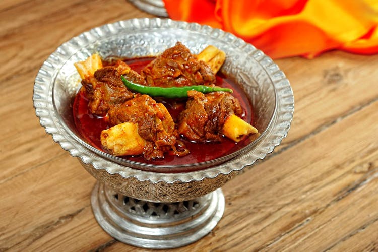 Eat Authentic Kashmiri Food While Sitting In Shikara-Like Cubicles At ...